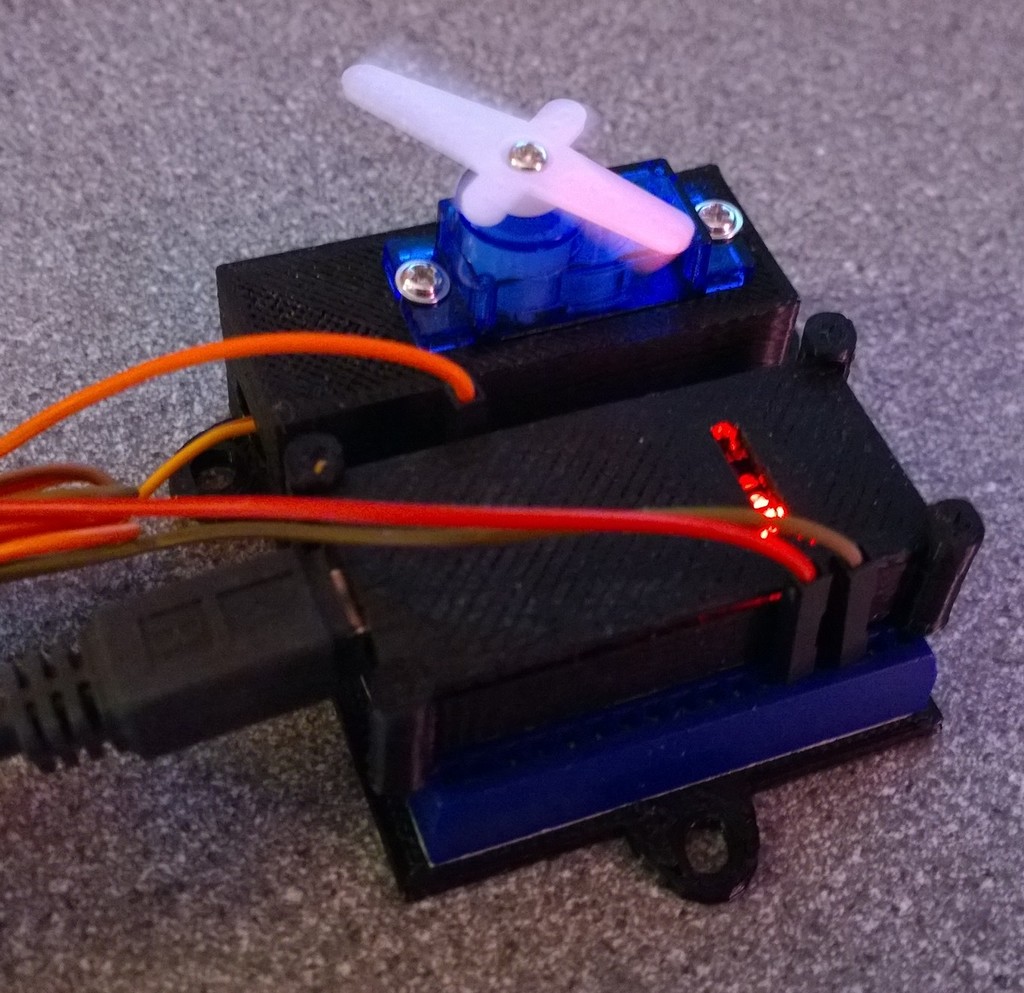 Fichier 3D gratuit Base montable pour servo SG90 et mini breadboard v1 ...